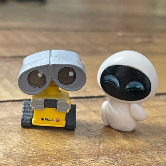 Disney | Toys | Disney Doorables Pixar Fest Collection Peek Walle And ...